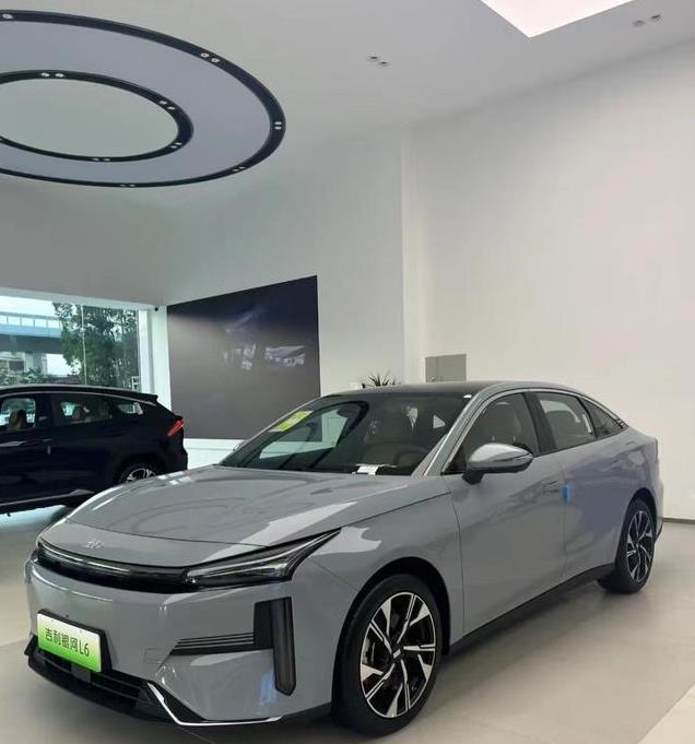 搭载全新一代雷神电混系统，吉利银河L6 EM-i即将亮相！_新闻看看