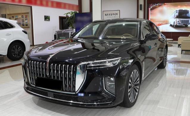 红旗H9换8AT火了，豪华感爆棚，30万值不值？_新闻看看