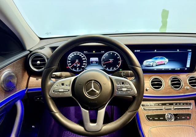 4万公里奔驰E300L仅26万，零过户黑色豪车，真能放心买？_新闻看看