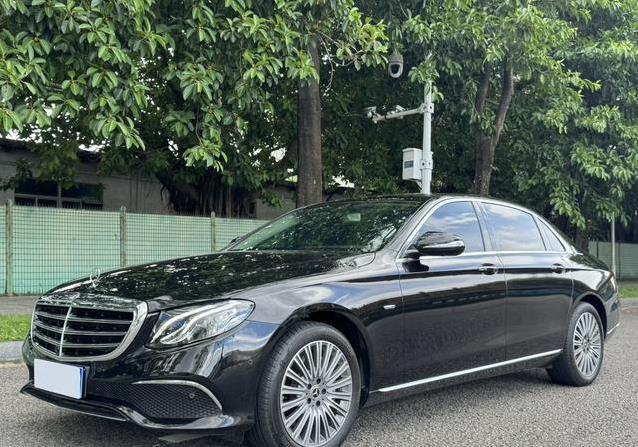 30万入手豪车梦？奔驰E300L才跑3万公里，真香还是有坑？_新闻看看