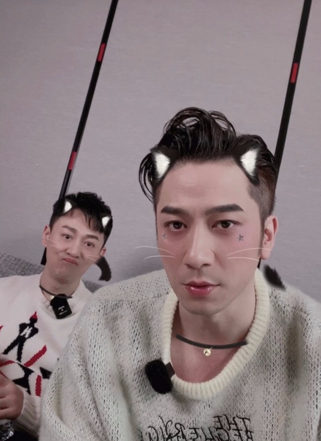 林峯吴卓羲邀黄宗泽参加哥哥 多年前旧照曝光_娱乐频道_中华网